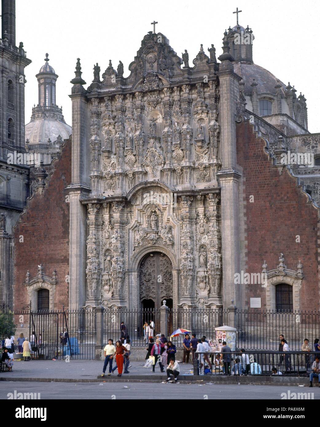 EXTERIOR-FACHADA BARROCA DE LOS APOSTOLES. Author: Lorenzo Rodríguez ...