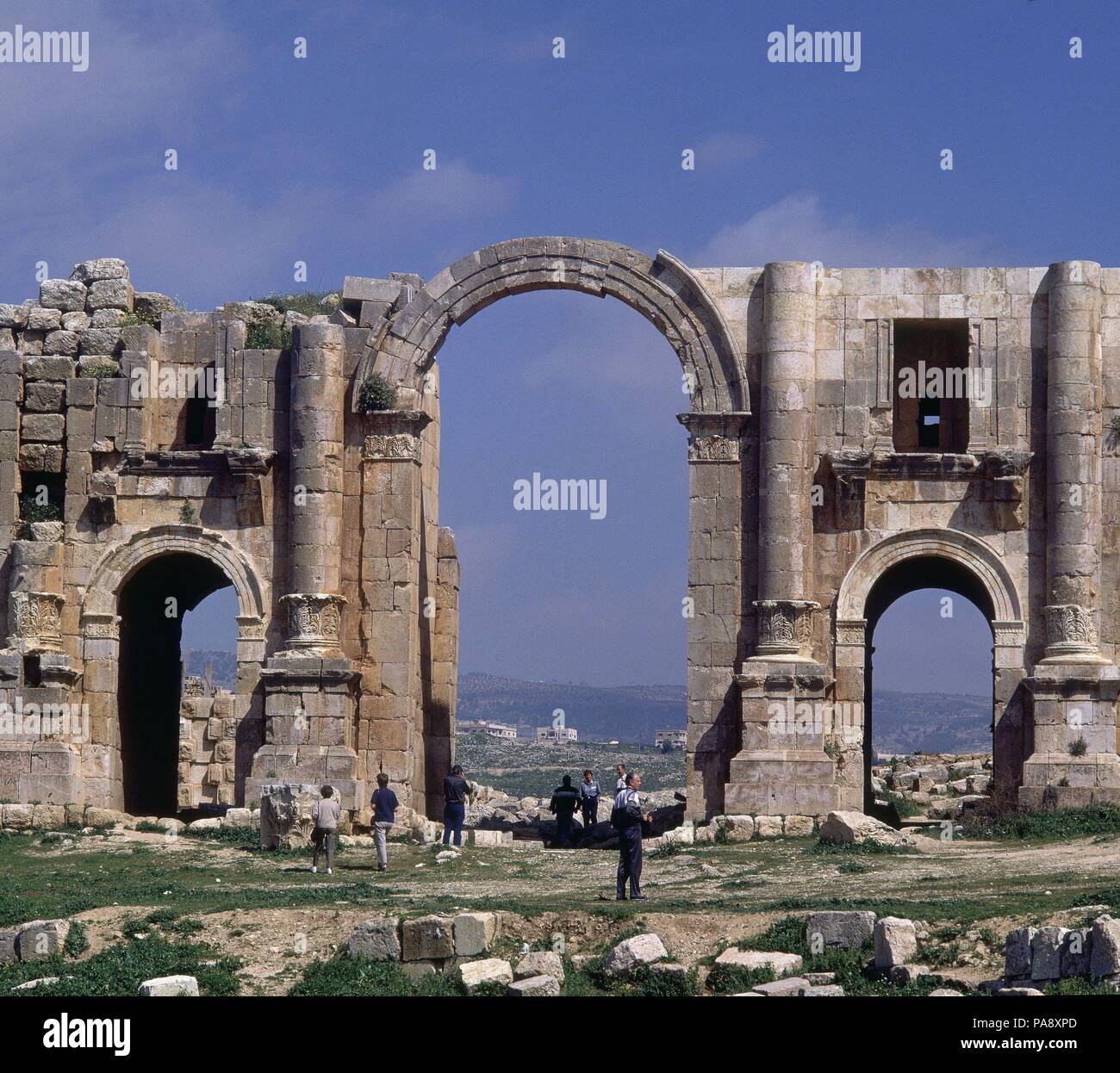 ARCO DE TRIUNFO DE ADRIANO - SIGLO II. Location: HADRIAN'S GATE, GERASA ...