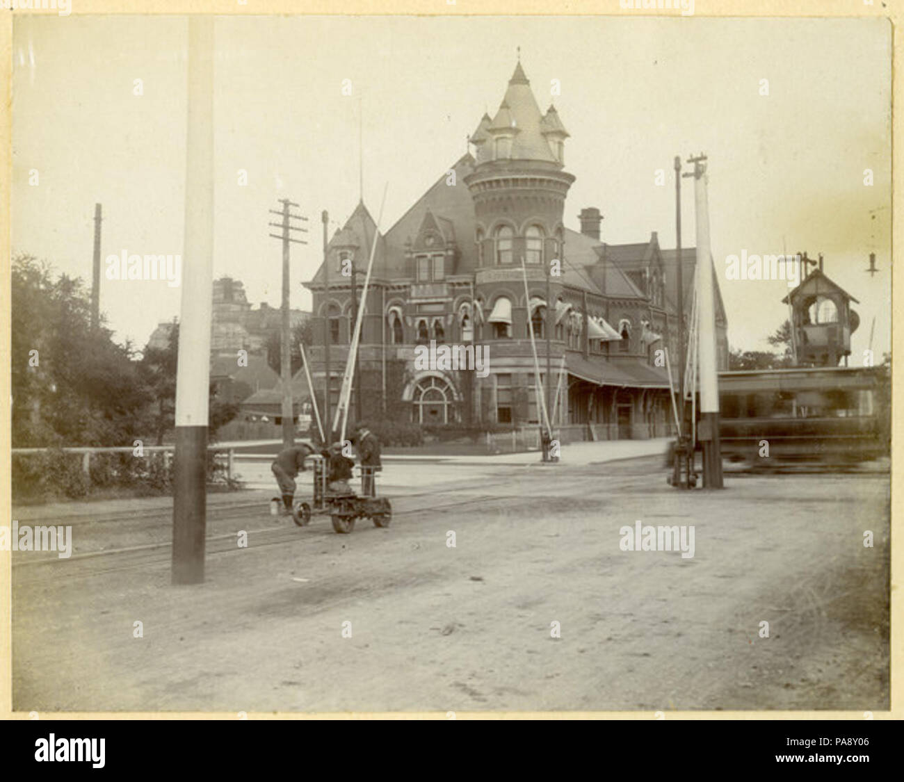 B station hi-res stock photography and images - Alamy