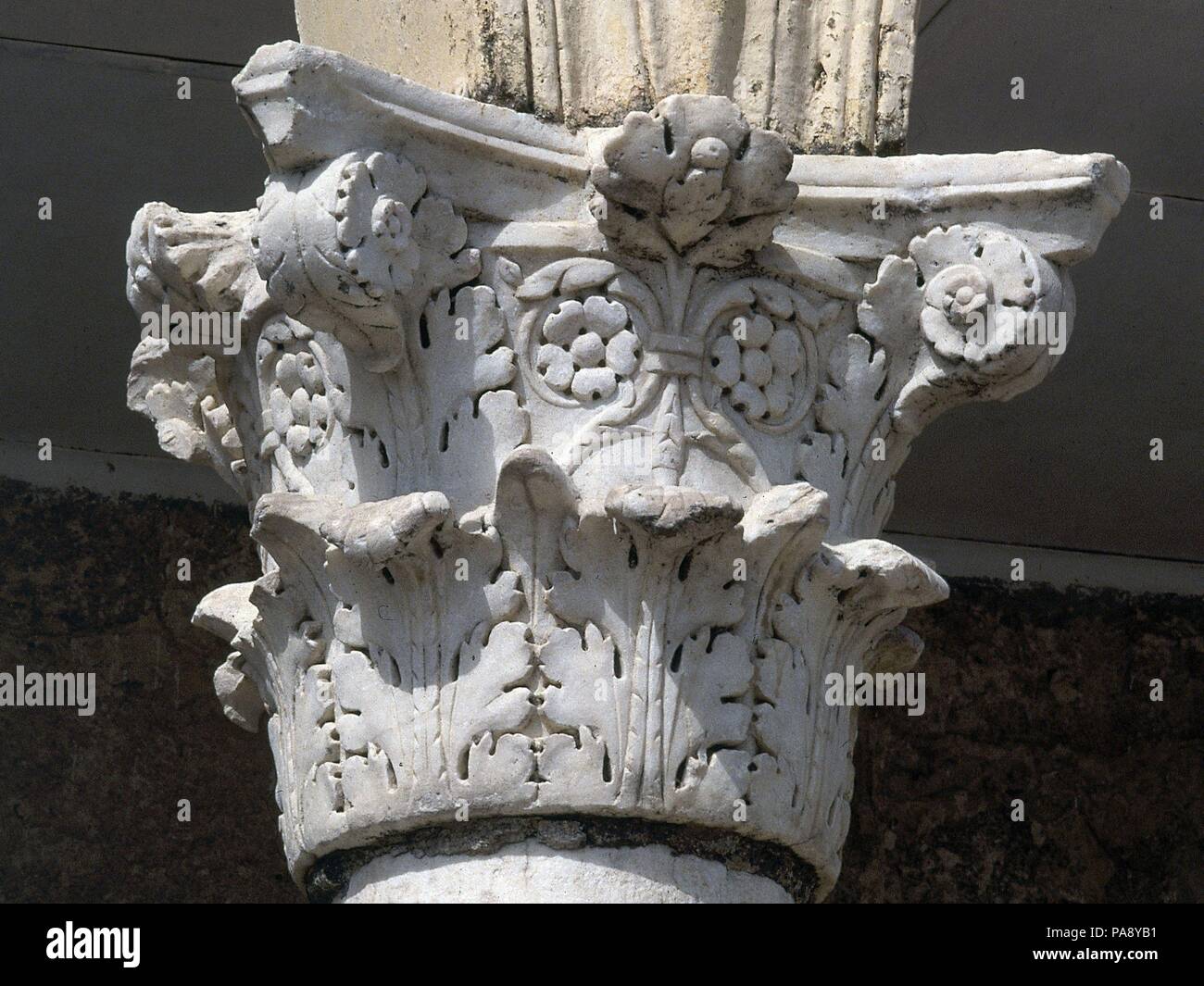 Capitel corintio romano hi-res stock photography and images - Alamy