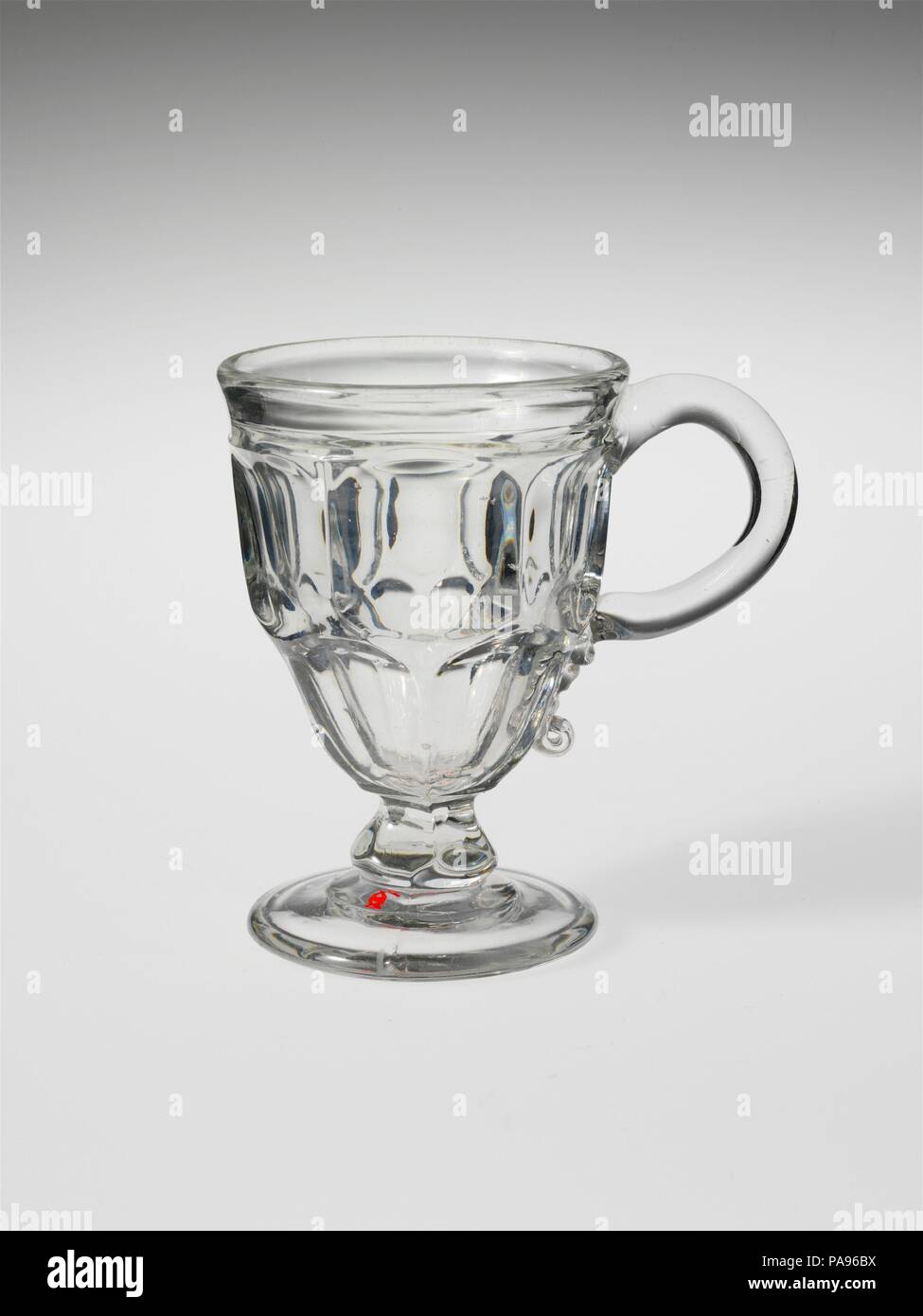 Cup forms hi-res stock photography and images - Alamy