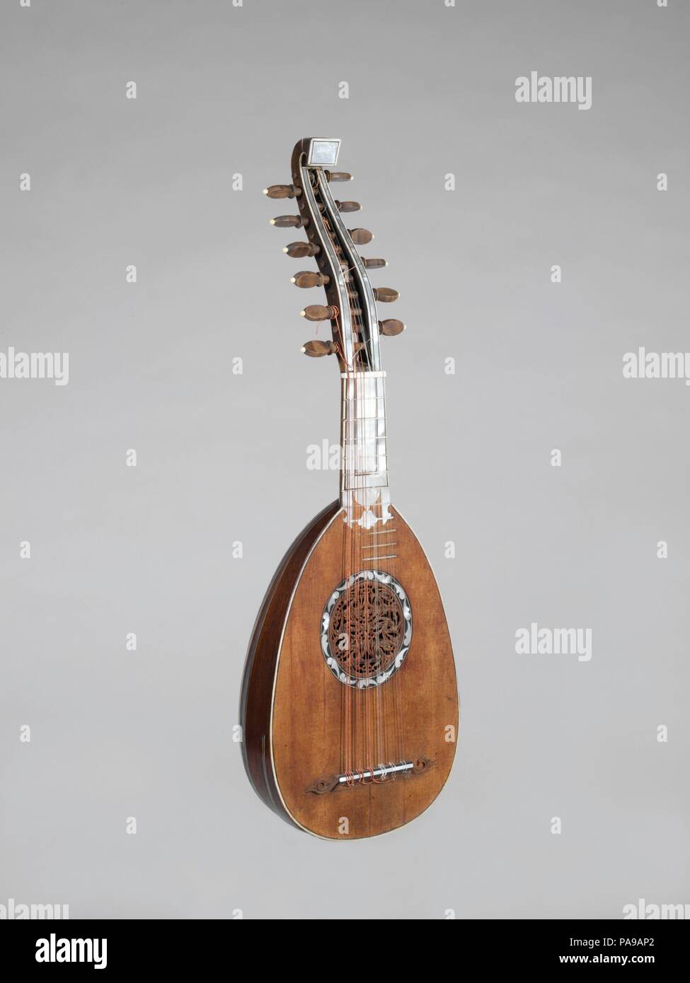 Plucked string instruments hi-res stock photography and images - Alamy