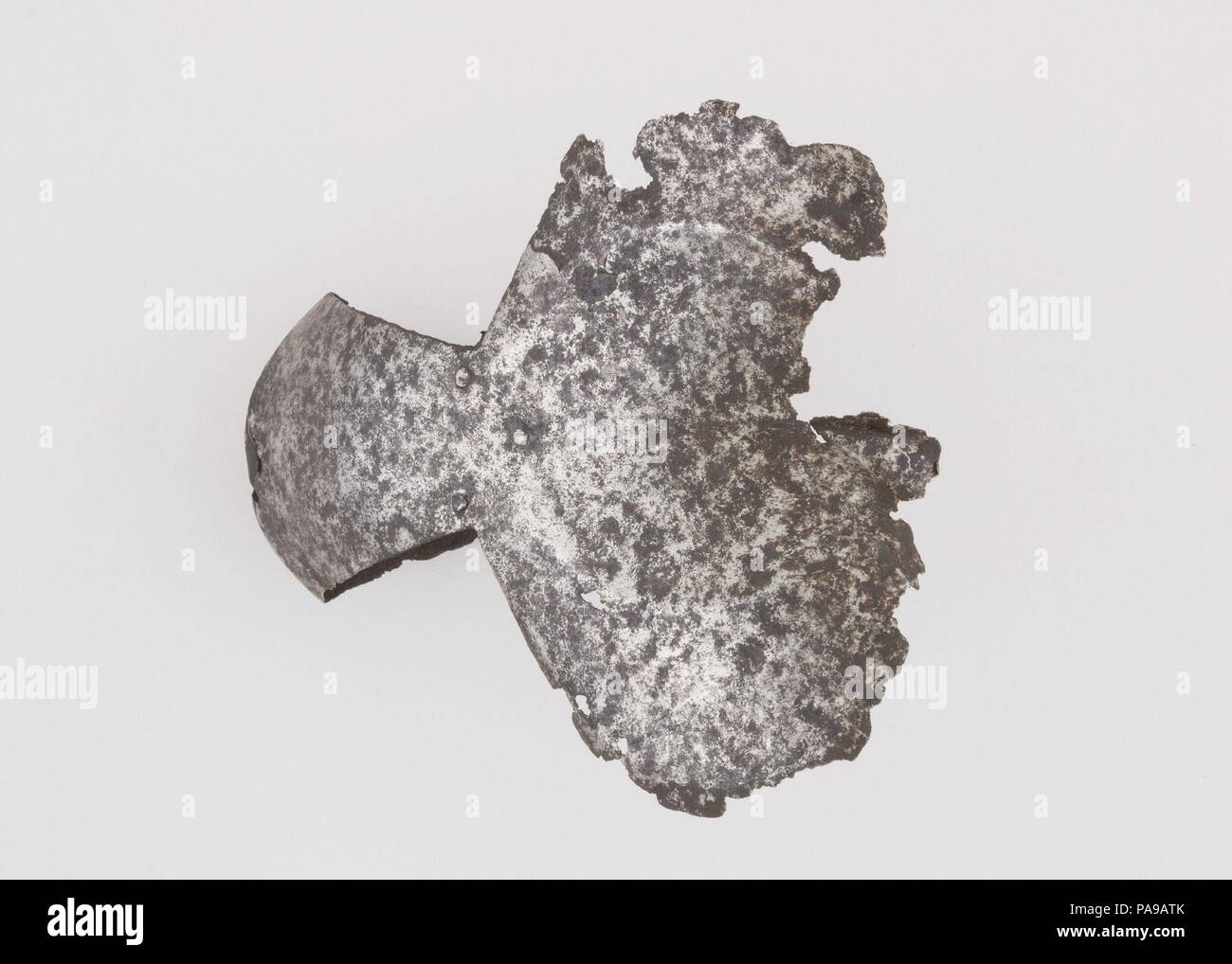 Knee Defense (Poleyn). Culture: Italian. Dimensions: H. 6 1/2 in. (16.5 ...