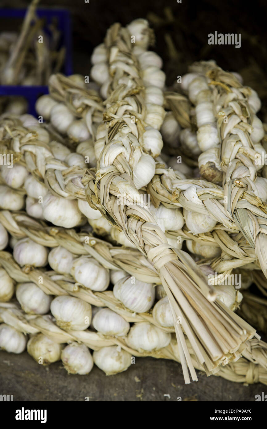 Dry garlic to eat, detail of cooking seasoning, ingredient Stock Photo ...