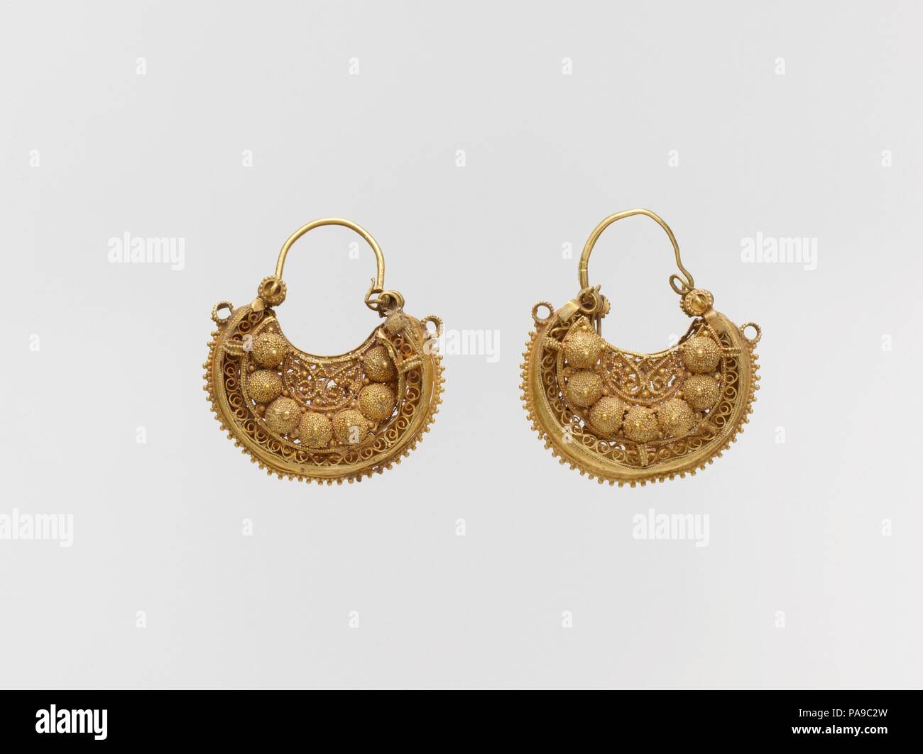 Filigree jewelry hi-res stock photography and images - Alamy