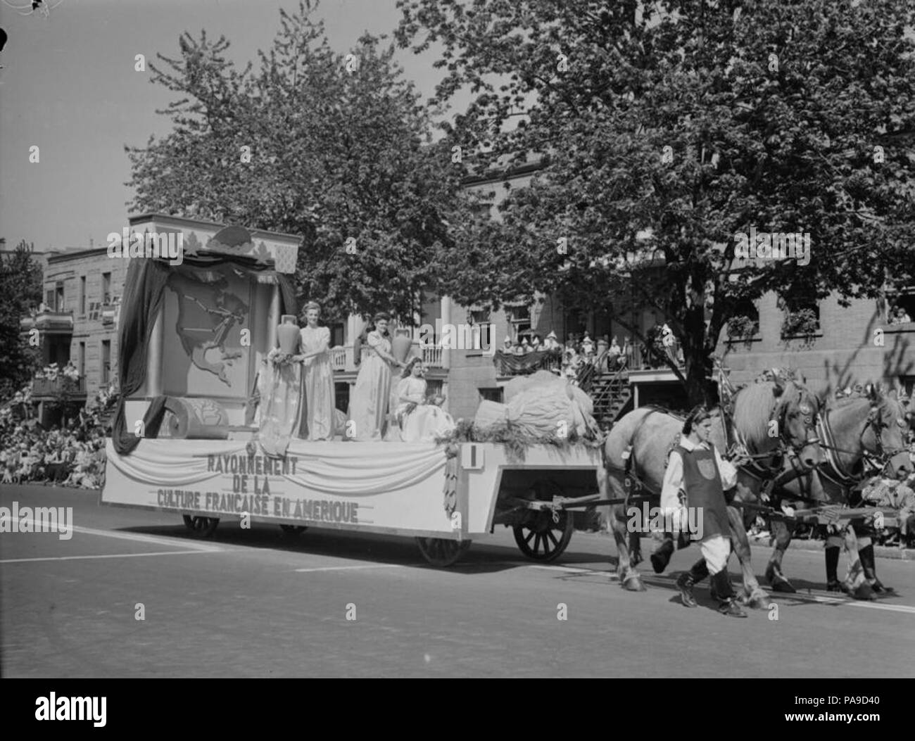 Parade folk Black and White Stock Photos & Images - Alamy