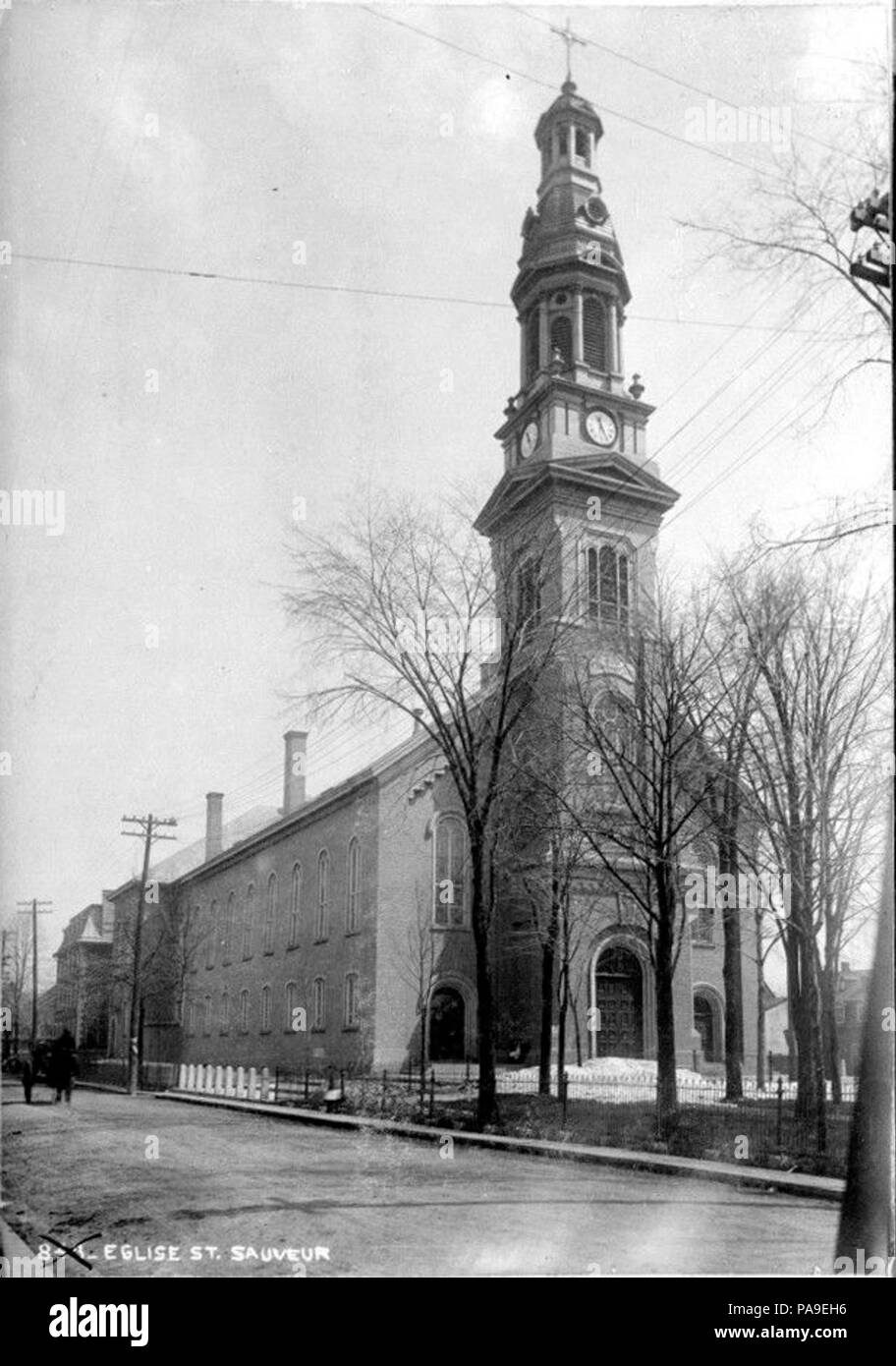 209 Quartier Saint-Sauveur - Avenue des Oblats - eglise Saint-Sauveur ...