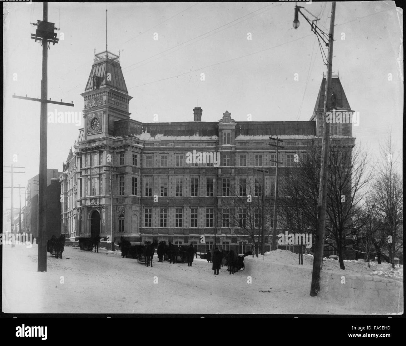 209 Quartier Vieux-Quebec - Angle de la rue Saint-Louis et du Tresor ...