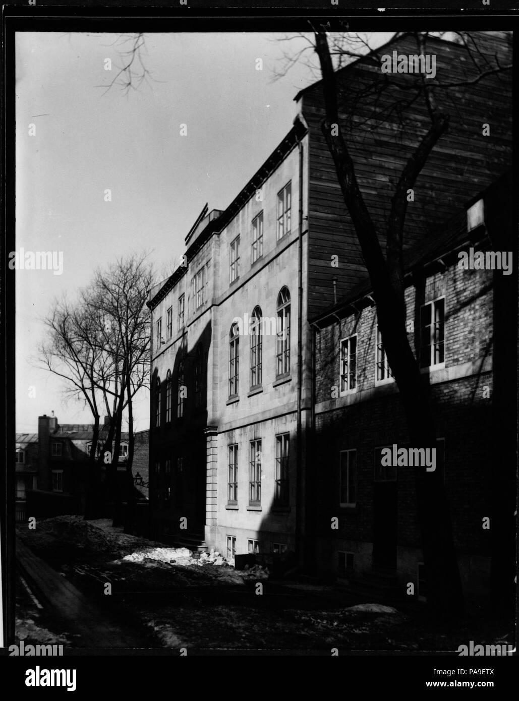 209 Quartier Vieux-Quebec - Universite Laval - ecole de Medecine BAnQ ...