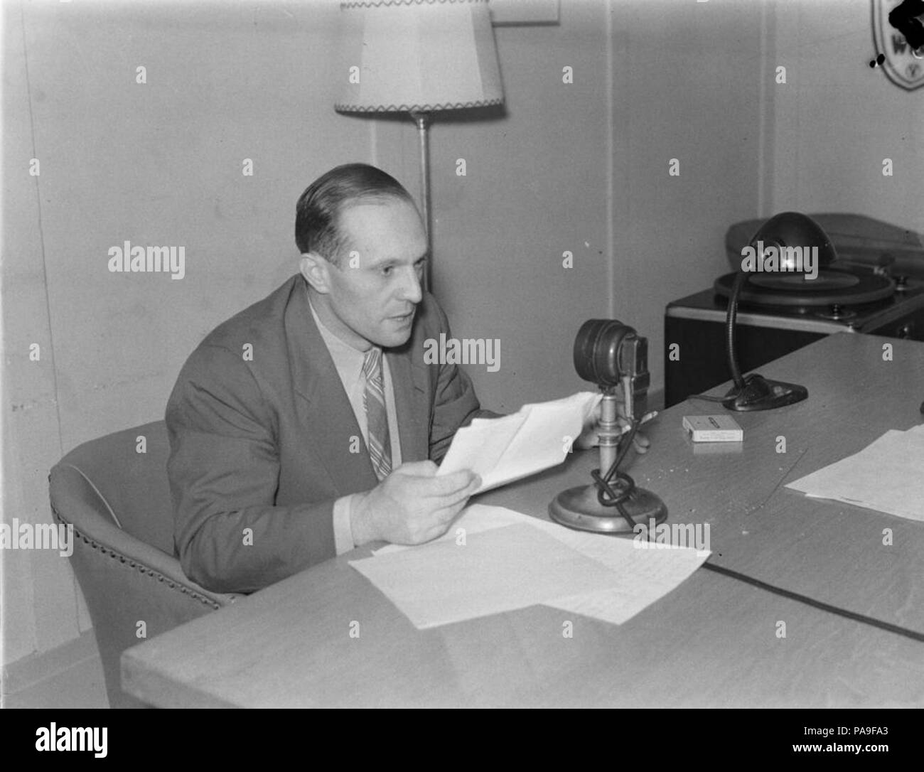 Early 1900s radio hi-res stock photography and images - Alamy