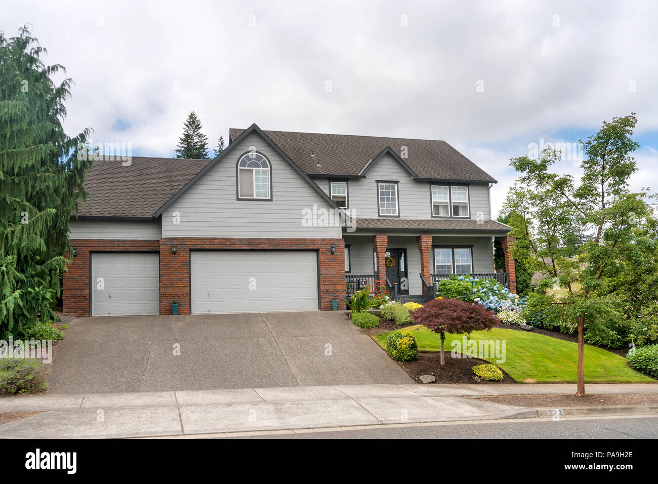 Single family three car garage home with landscaped frontyard in ...