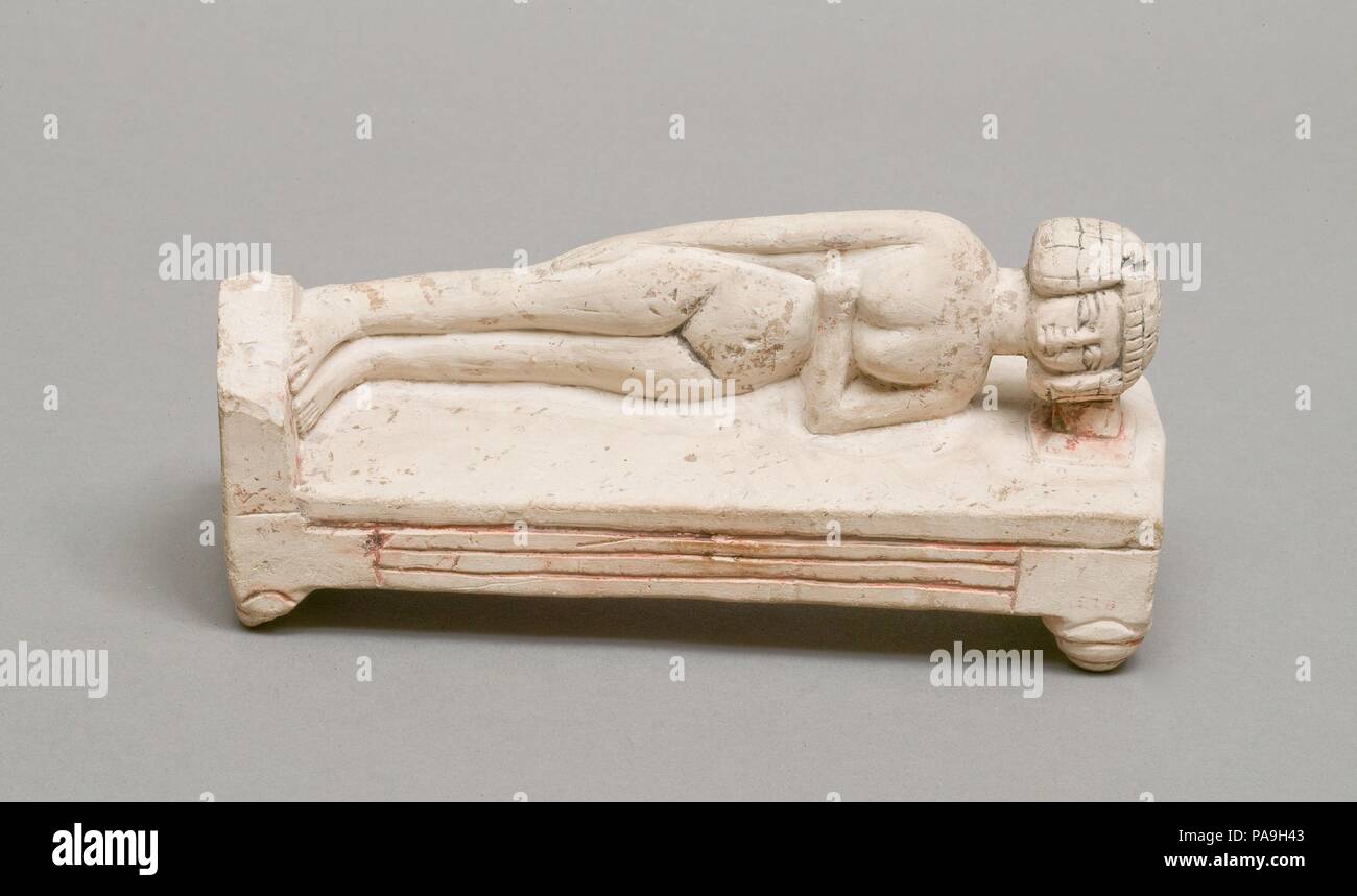 Reclining female figure hi-res stock photography and images - Alamy