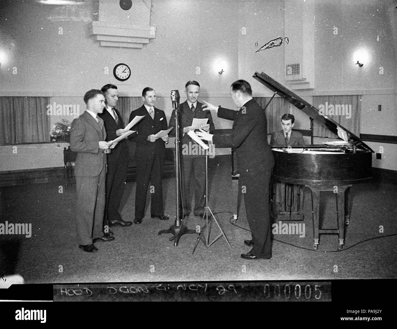 1930s radio show Black and White Stock Photos & Images - Alamy