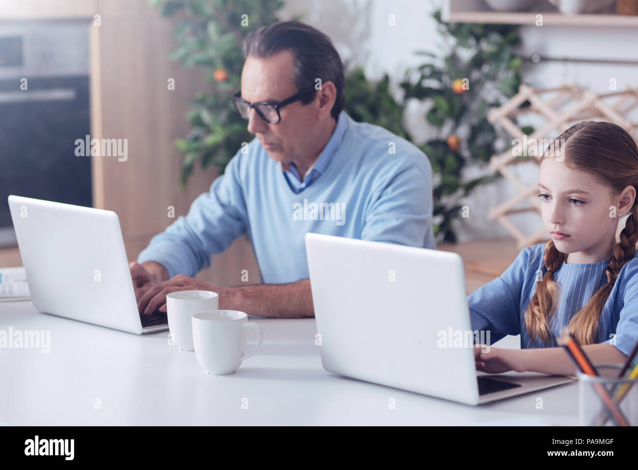 Girl with laptops hi-res stock photography and images - Alamy