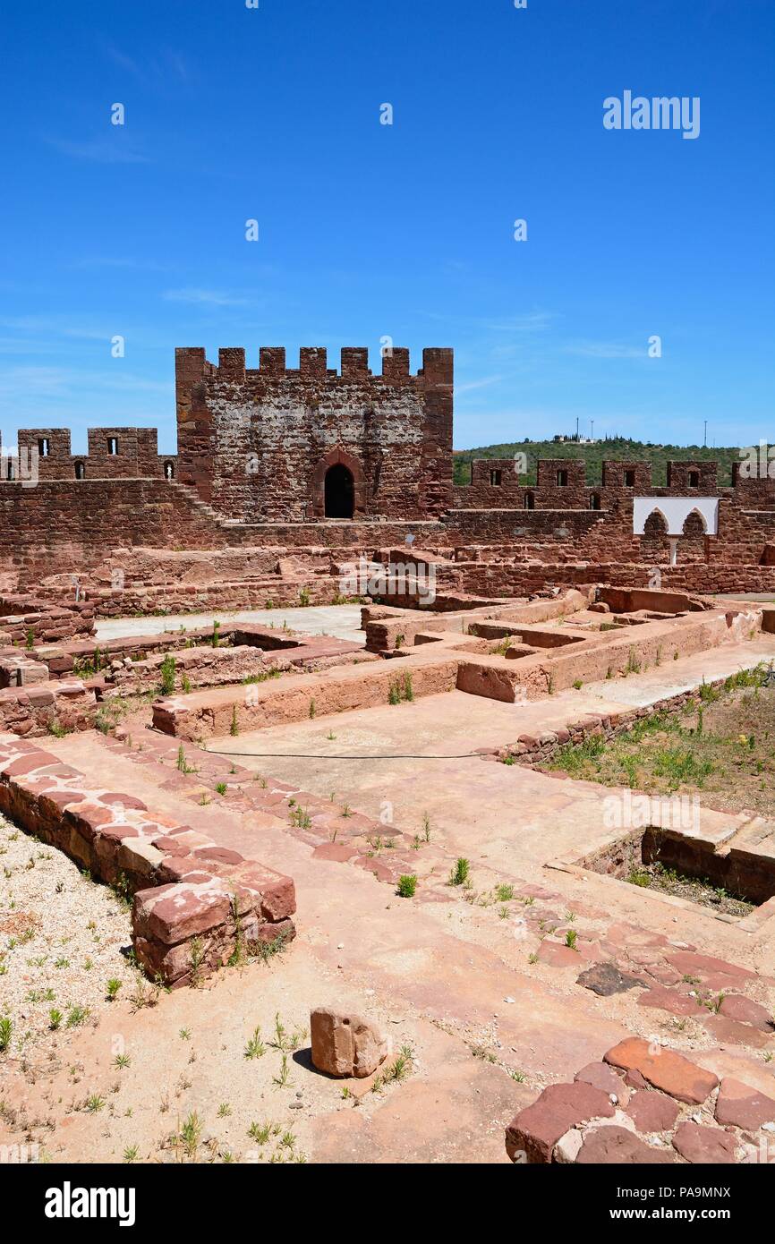 Architecture moorish windows hi-res stock photography and images - Alamy