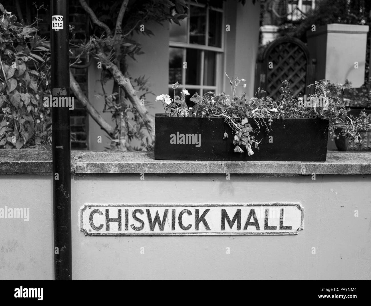 Chiswick mall sign hi-res stock photography and images - Alamy