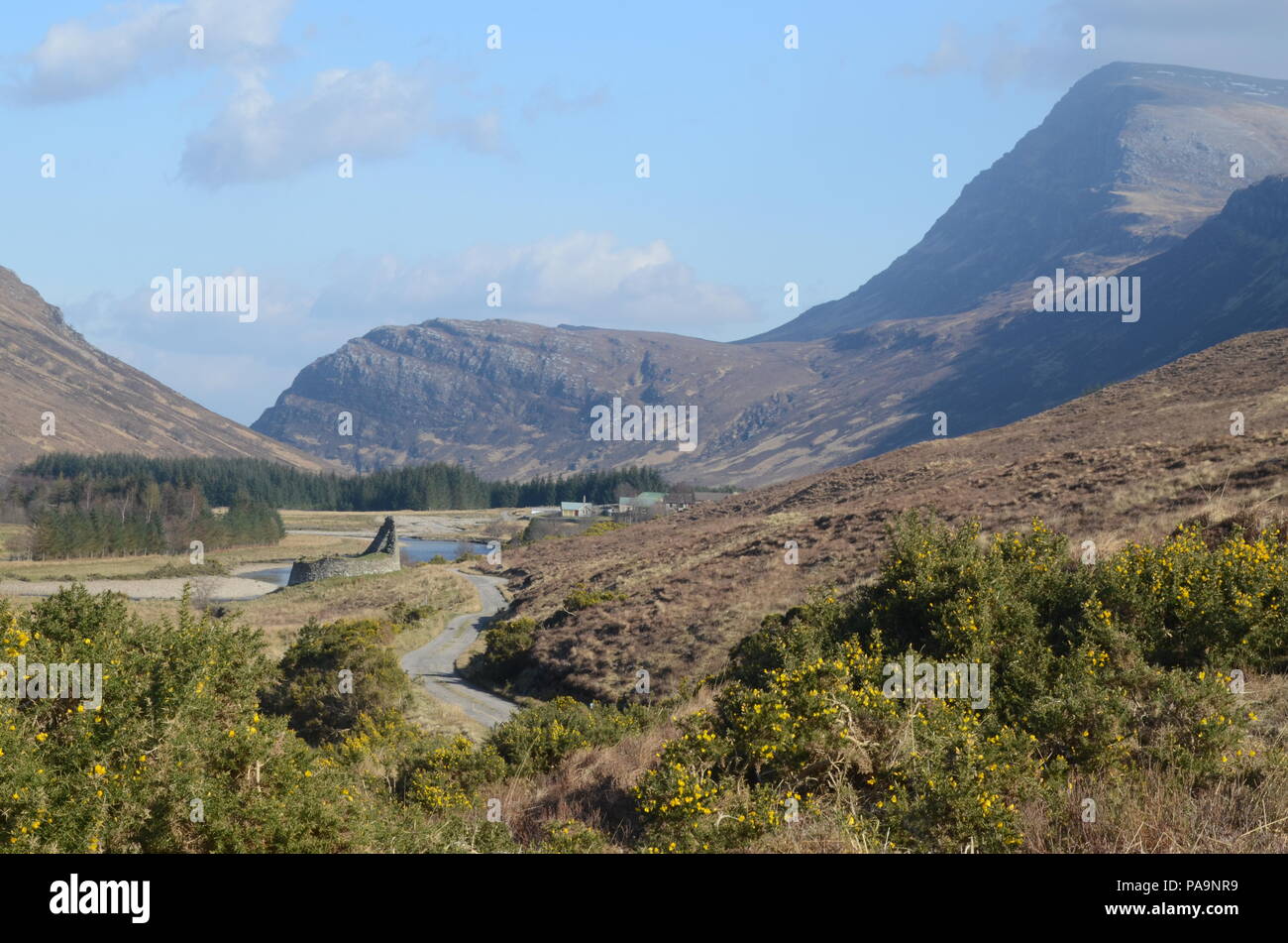 Dun dornagil broch hi-res stock photography and images - Alamy