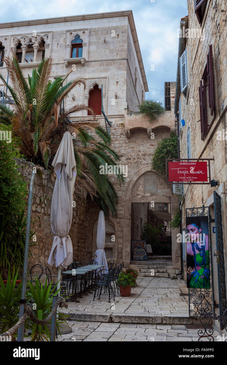 Lane split hi-res stock photography and images - Alamy