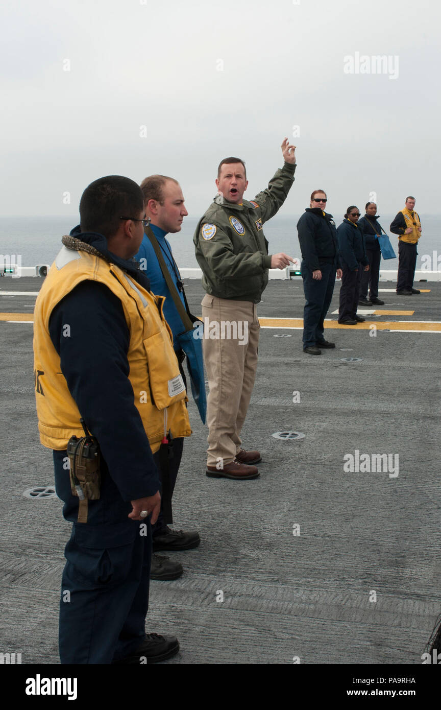 160301-N-EW322-030 PACIFIC OCEAN (March 1, 2016) USS Makin Island (LHD ...