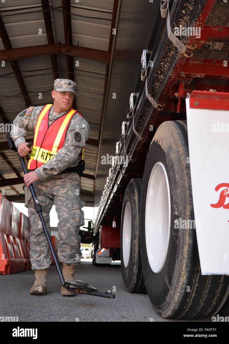 Soldiers of the North Carolina National Guard’s 211th Military Police ...
