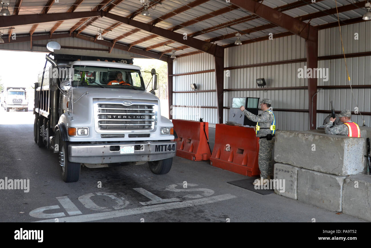 Soldiers of the North Carolina National Guard’s 211th Military Police ...