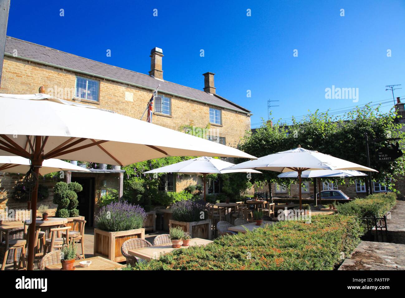 Kingham oxfordshire village hi-res stock photography and images - Alamy