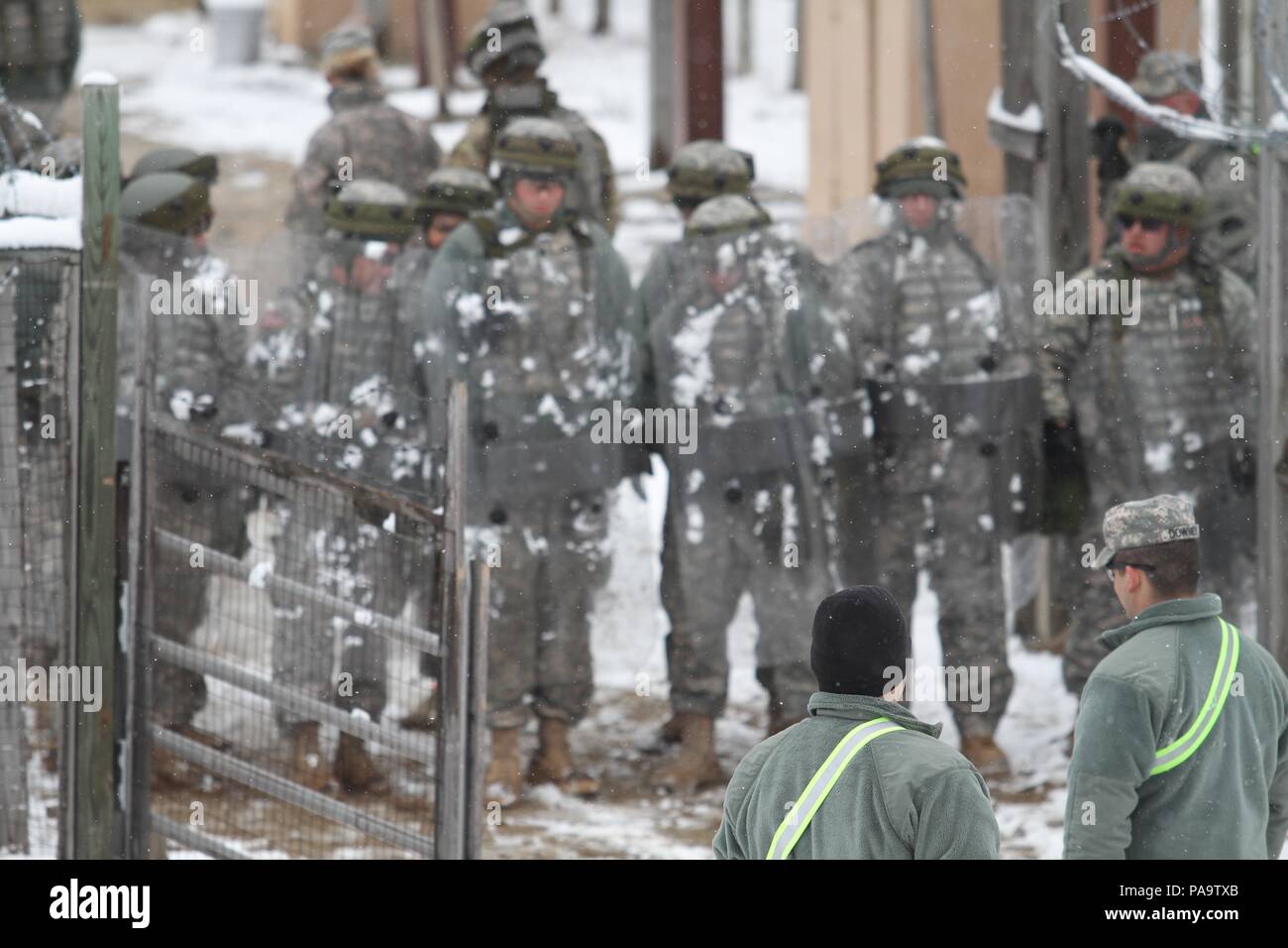 U.S. Army Soldiers from the 367th Military Police Company practice ...