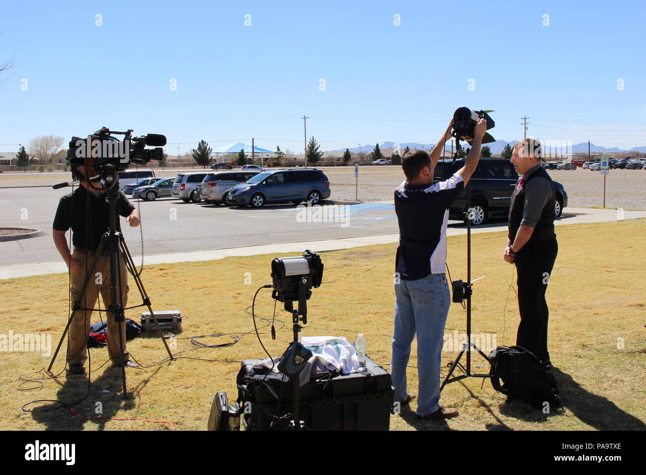 Radio reporter field hi-res stock photography and images - Alamy