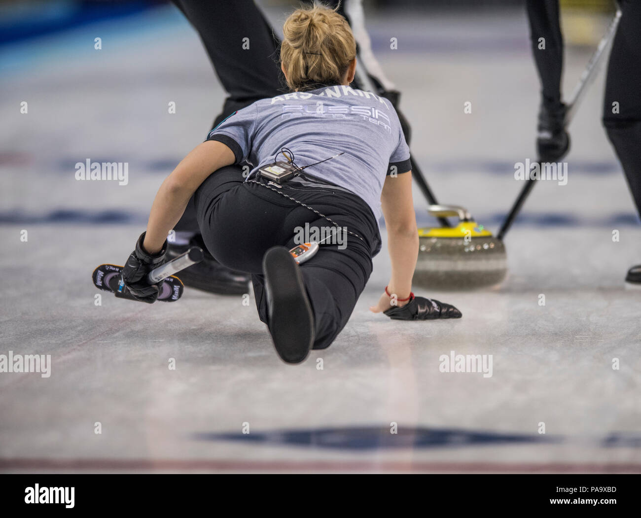 Glasgow, SCOTLAND, Galina ARSENKINA, slides over the hog line watching ...
