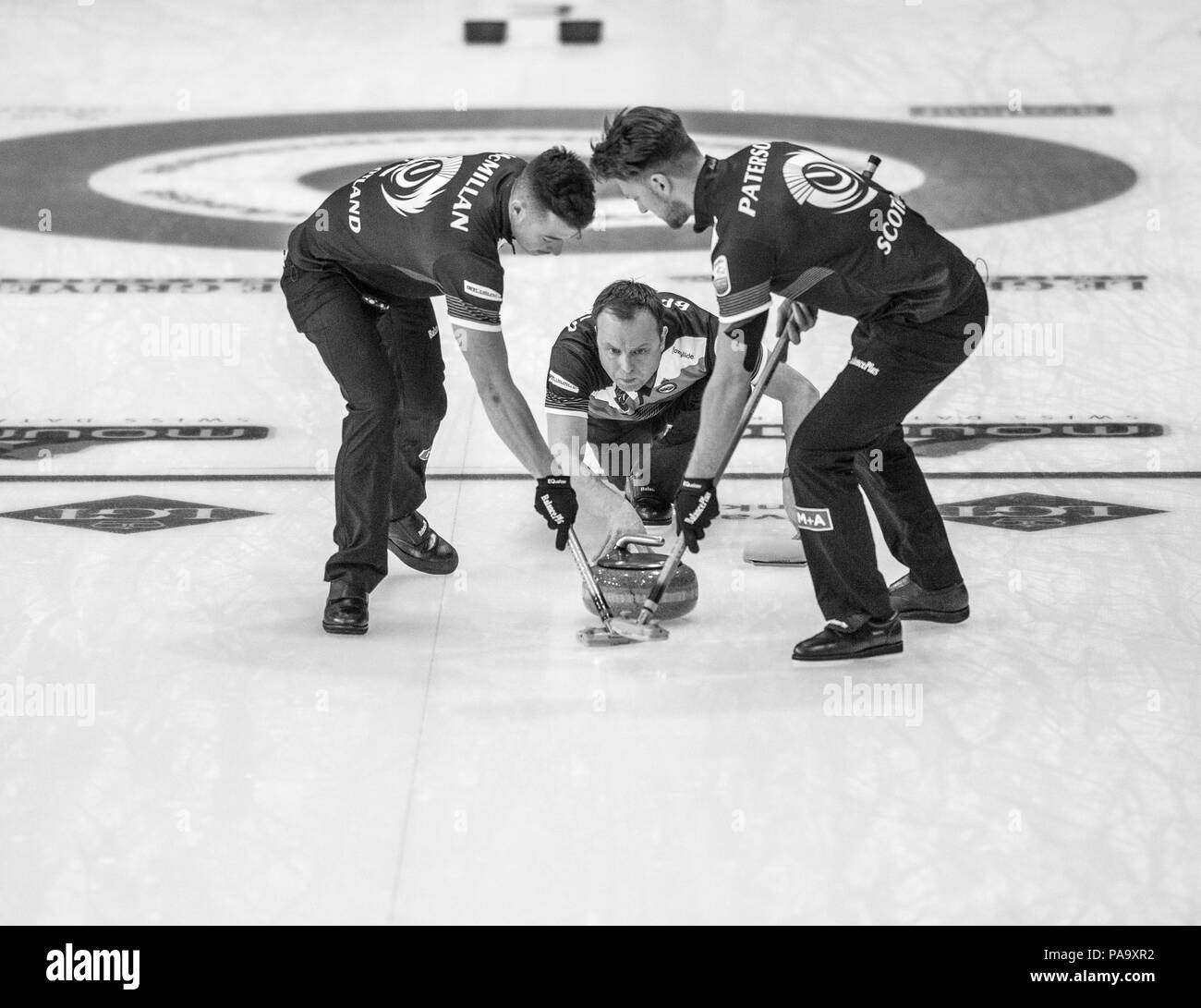 Releases his stone Black and White Stock Photos & Images - Alamy