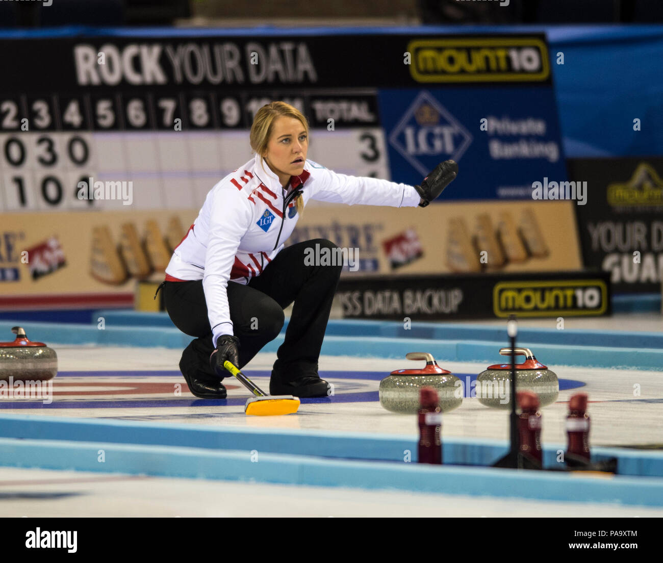 Glasgow, SCOTLAND, Denmark's Madeleine DUPONT, offering signals to team ...