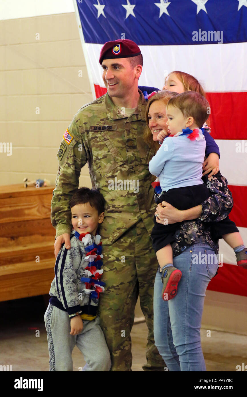 Family members welcome home paratroopers assigned to Headquarters and ...