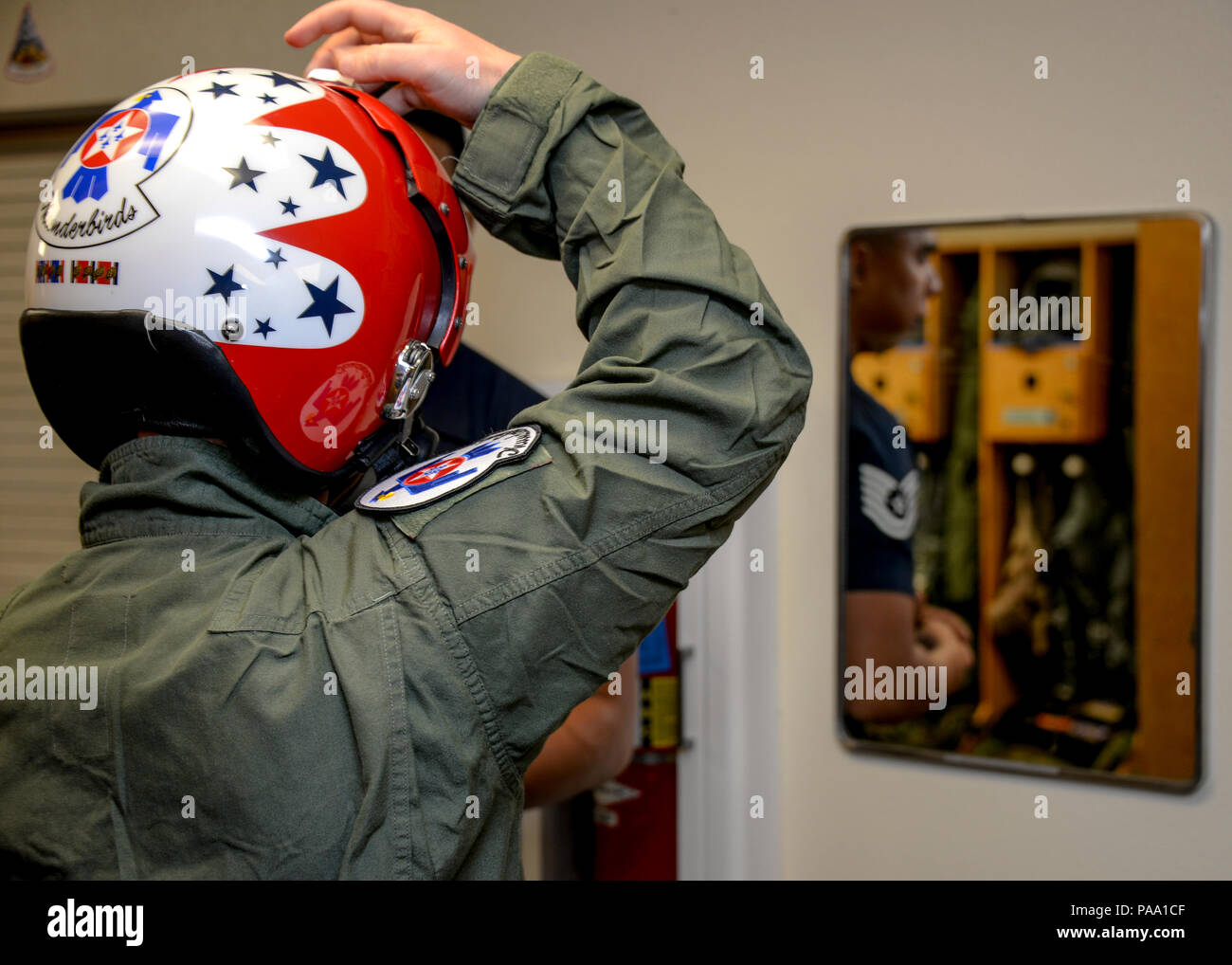 Usaf thunderbirds flight helmet hi-res stock photography and images - Alamy