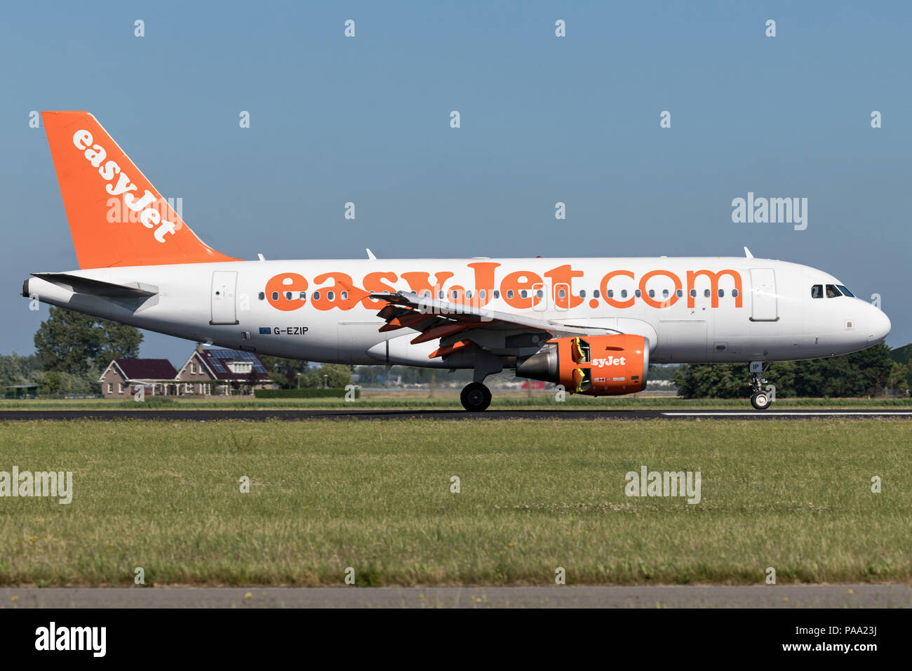 British easyJet Airbus A319-100 (old livery) with registration G-EZIP ...