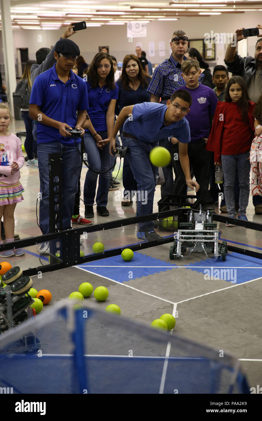 Catapult competition hi-res stock photography and images - Alamy