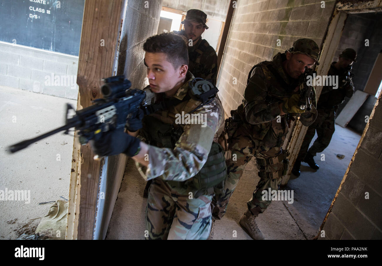 Dutch Marines with the 2nd Marine Combat Group, Recon Sniper Troop work ...
