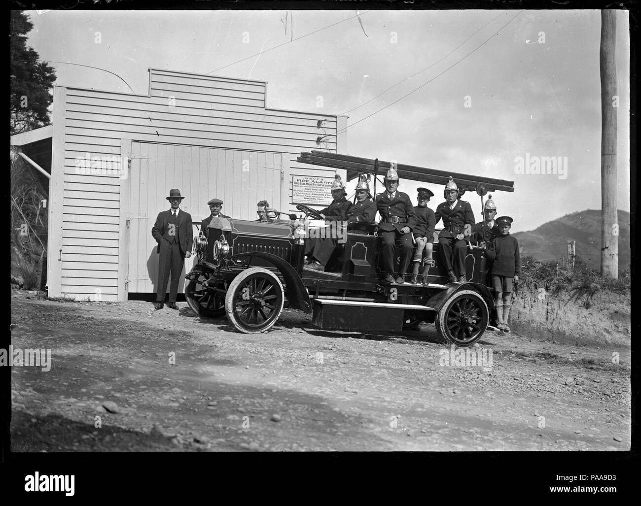 171 Members of the Silverstream Fire Brigade with their Dennis fire ...