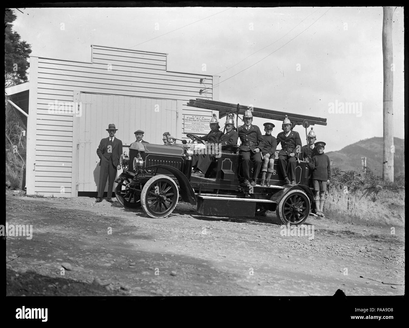 171 Members of the Silverstream Fire Brigade with their Dennis fire ...