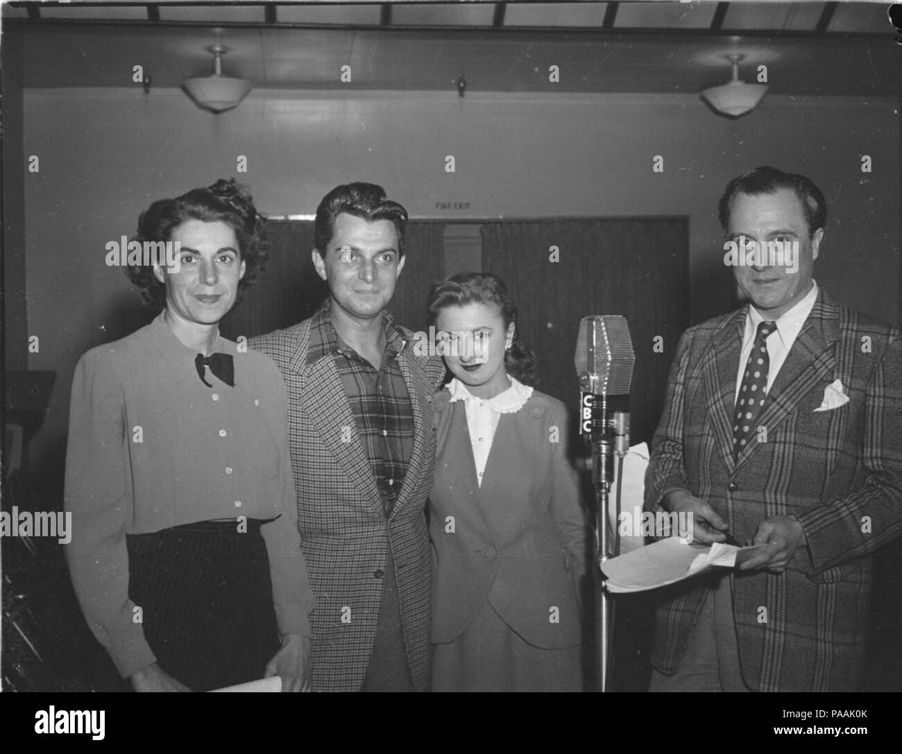 211 Radio. Radio Canada Play BAnQ P48S1P23253 Stock Photo - Alamy