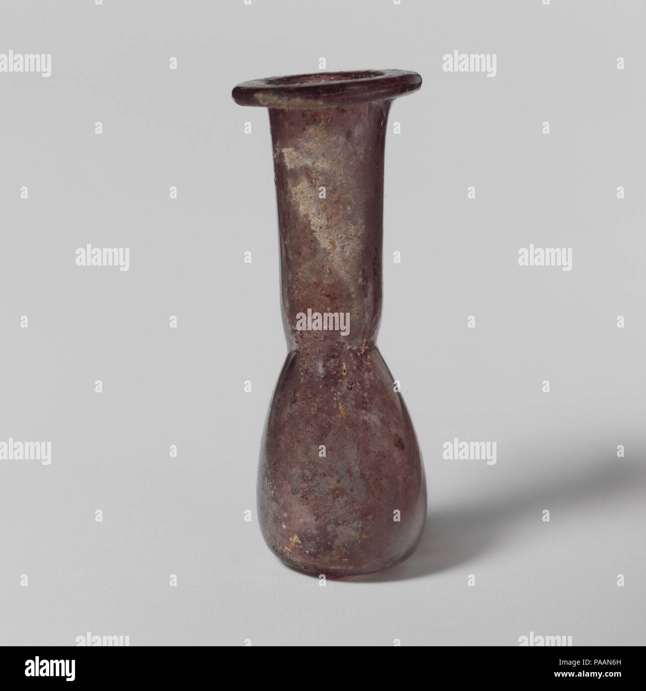 Body shaped perfume bottles hi-res stock photography and images - Alamy