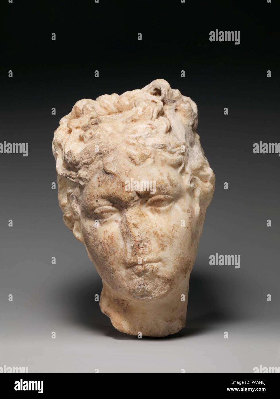 Statue broken head hi-res stock photography and images - Alamy