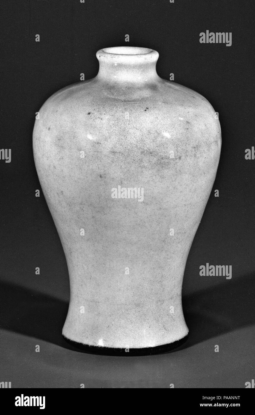 Gallipot. Culture: China. Dimensions: H. 4 7/8 in. (12.4 cm); Diam. 3 1 ...