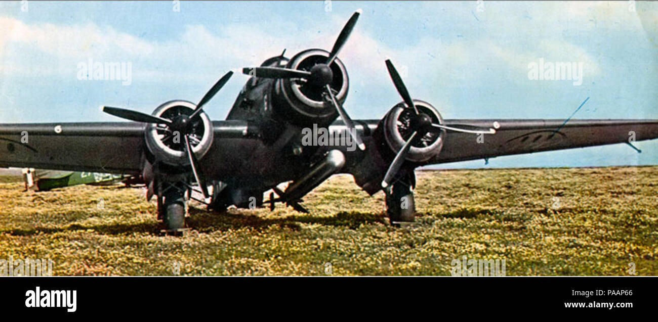 Savoia marchetti sm 79 hi-res stock photography and images - Alamy