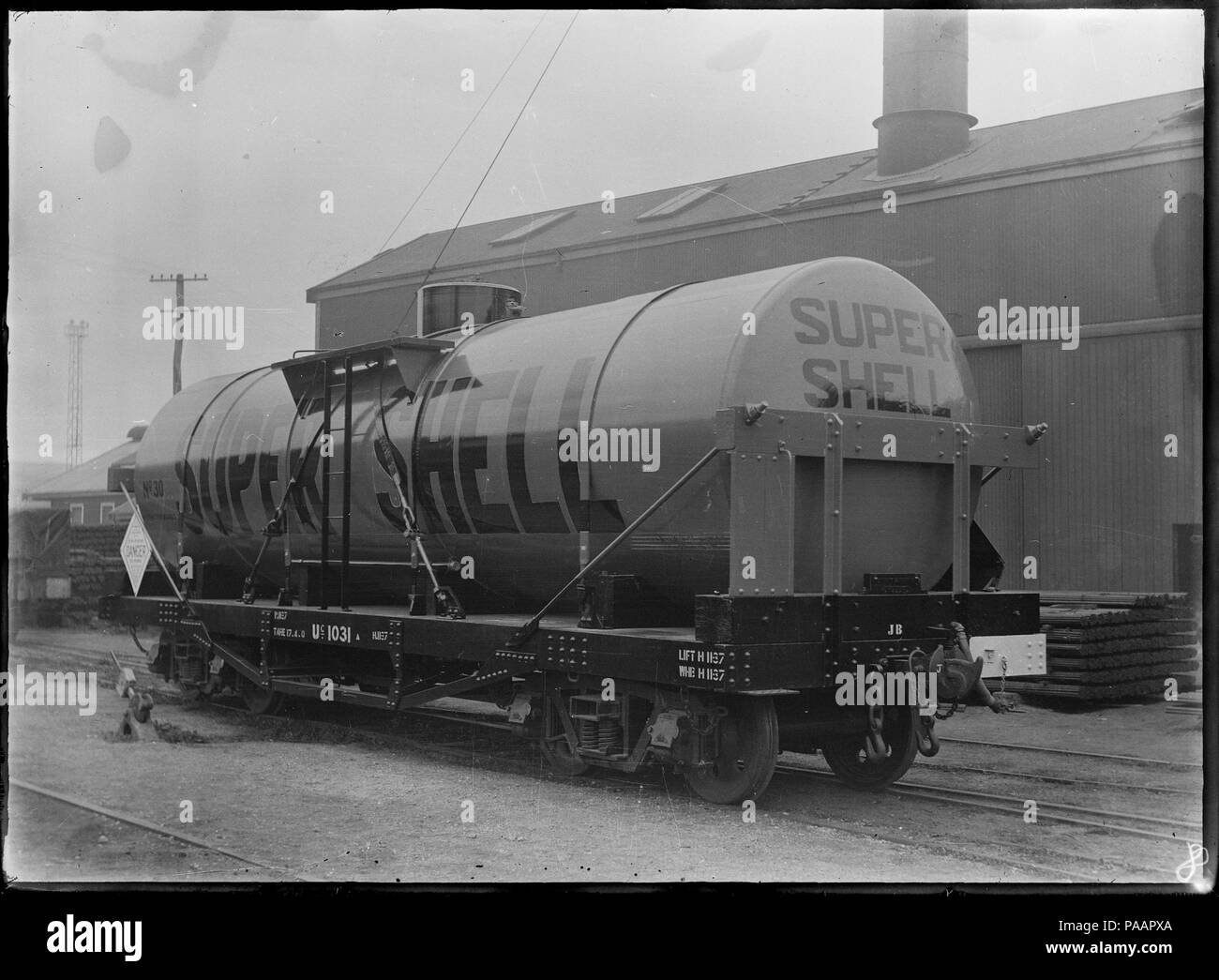 232 Shell oil tank car "Uc" 1031 ATLIB 314385 Stock Photo - Alamy
