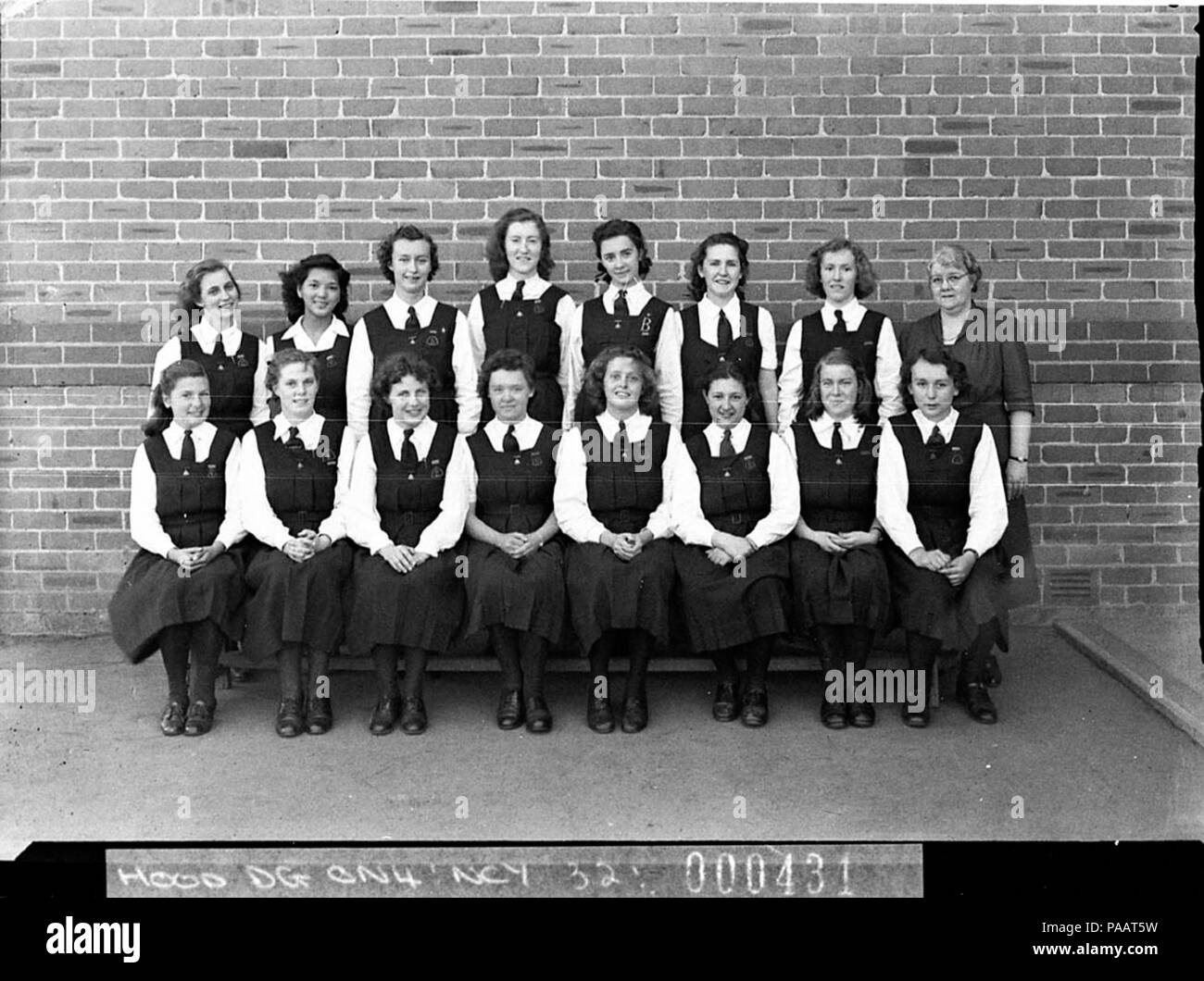 1920s group photo girls Black and White Stock Photos & Images - Alamy