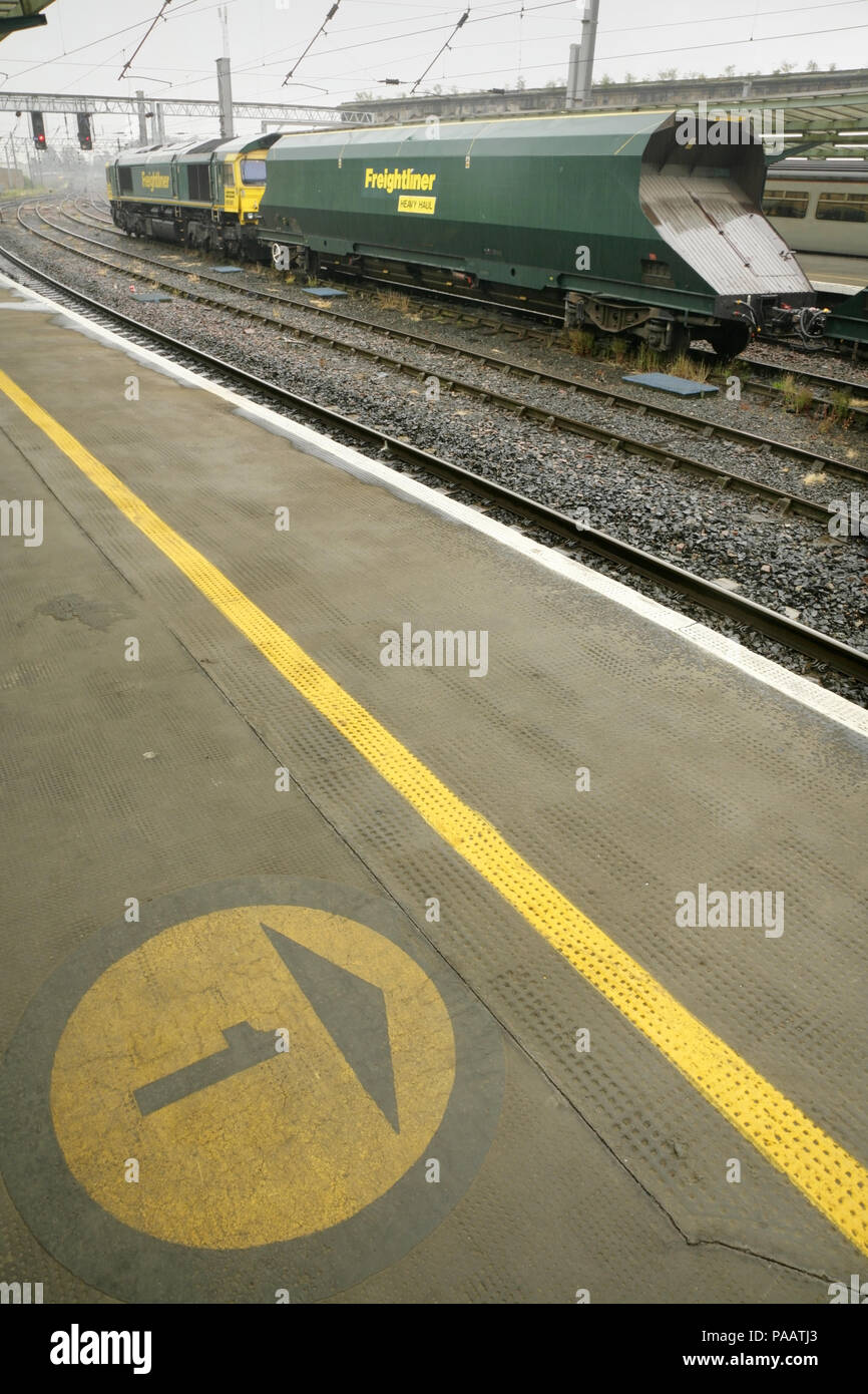 Class 66590 locomotive hi-res stock photography and images - Alamy