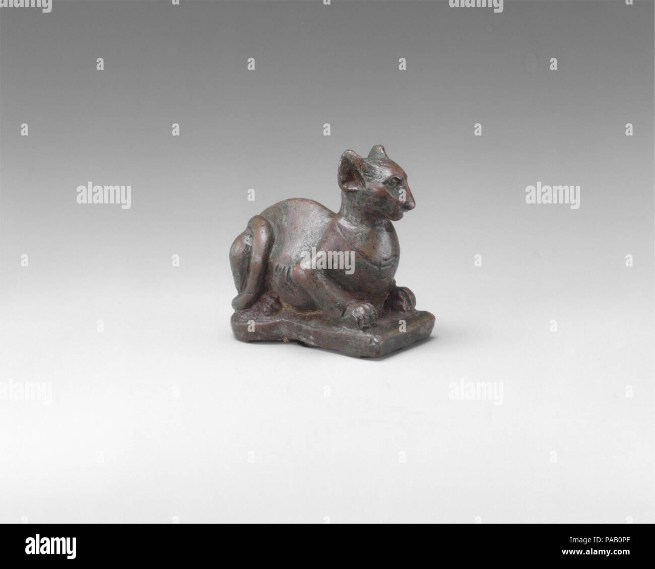 Crouching Cat Figurine. Dimensions: l. 4.7 cm (1 7/8 in). Dynasty ...
