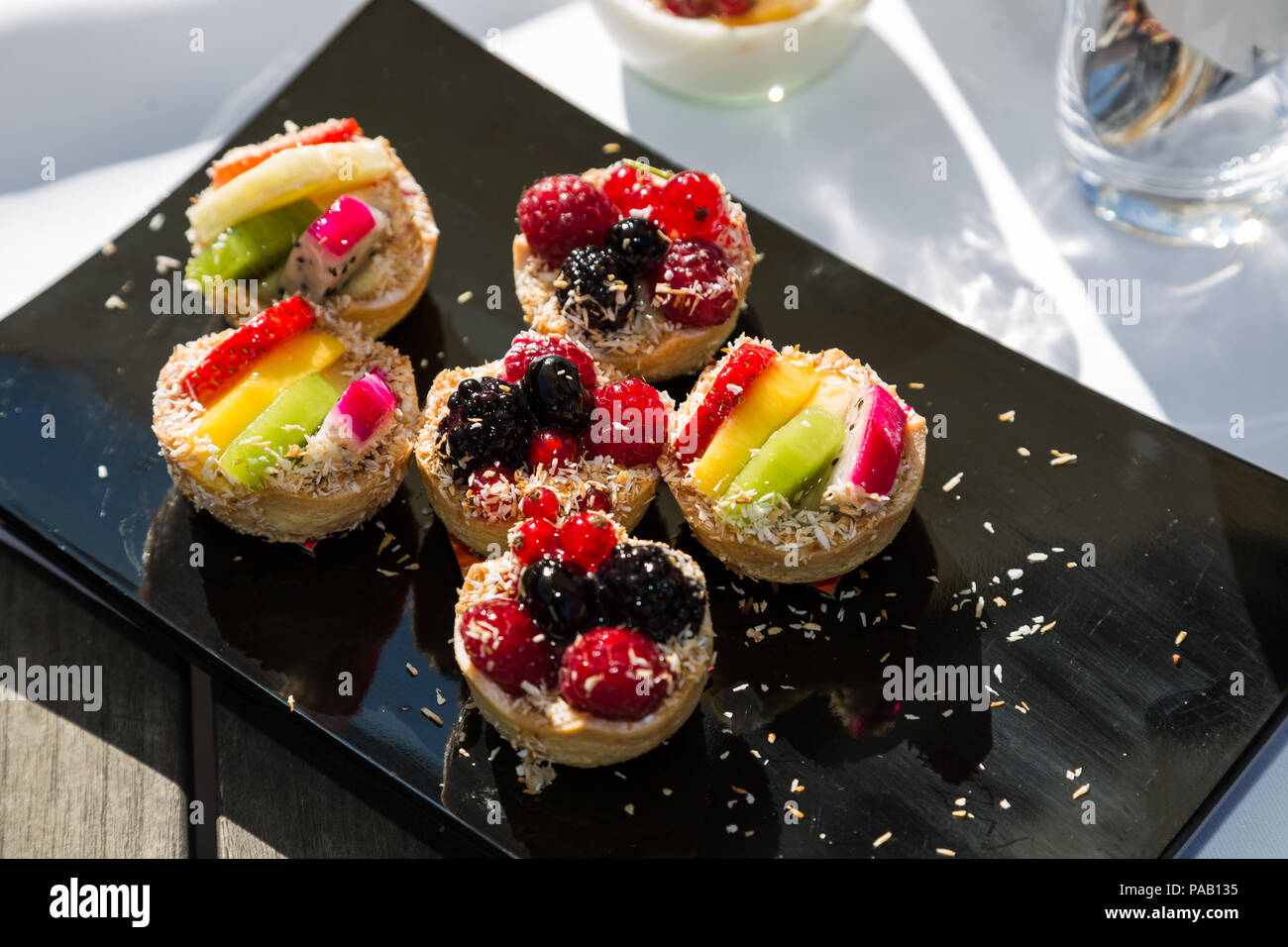 Assorted fruit tartlets hi-res stock photography and images - Alamy