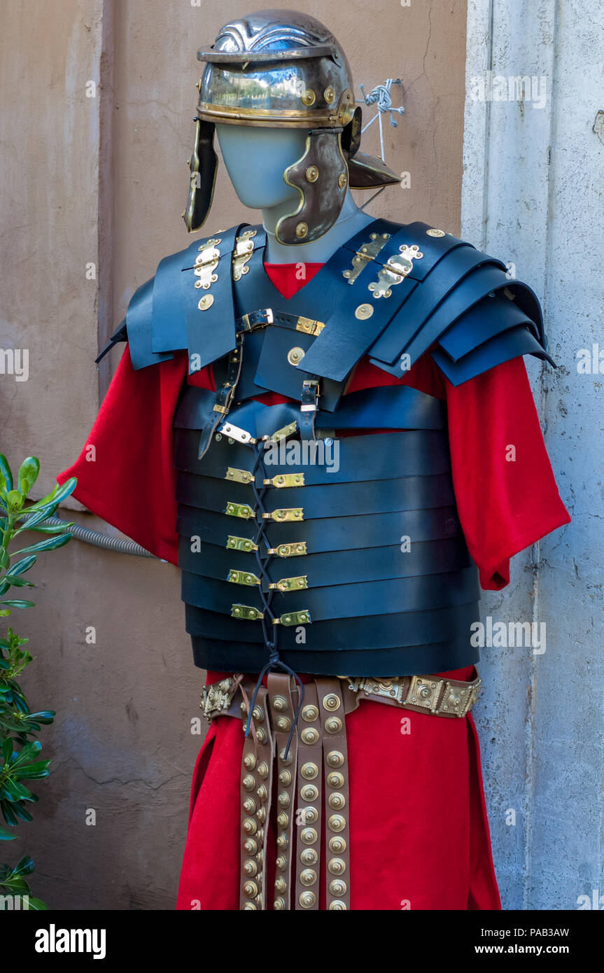 Roman soldier in a tunic hi-res stock photography and images - Alamy