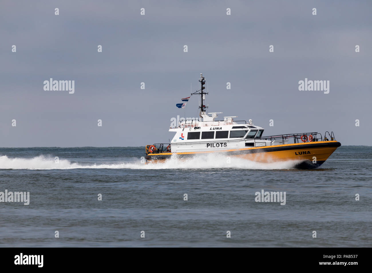 Pilot tender hi-res stock photography and images - Alamy